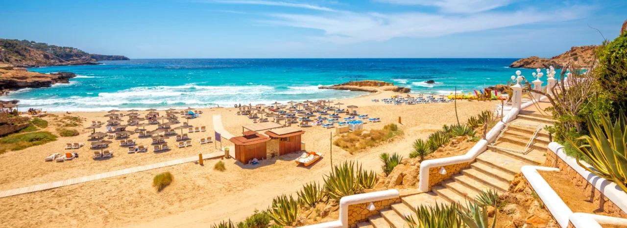 Visiter Cala Tarida : que faire et où manger